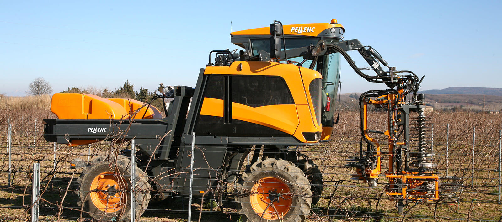 Multifunction: Front arm and weight holder - Pellenc USA