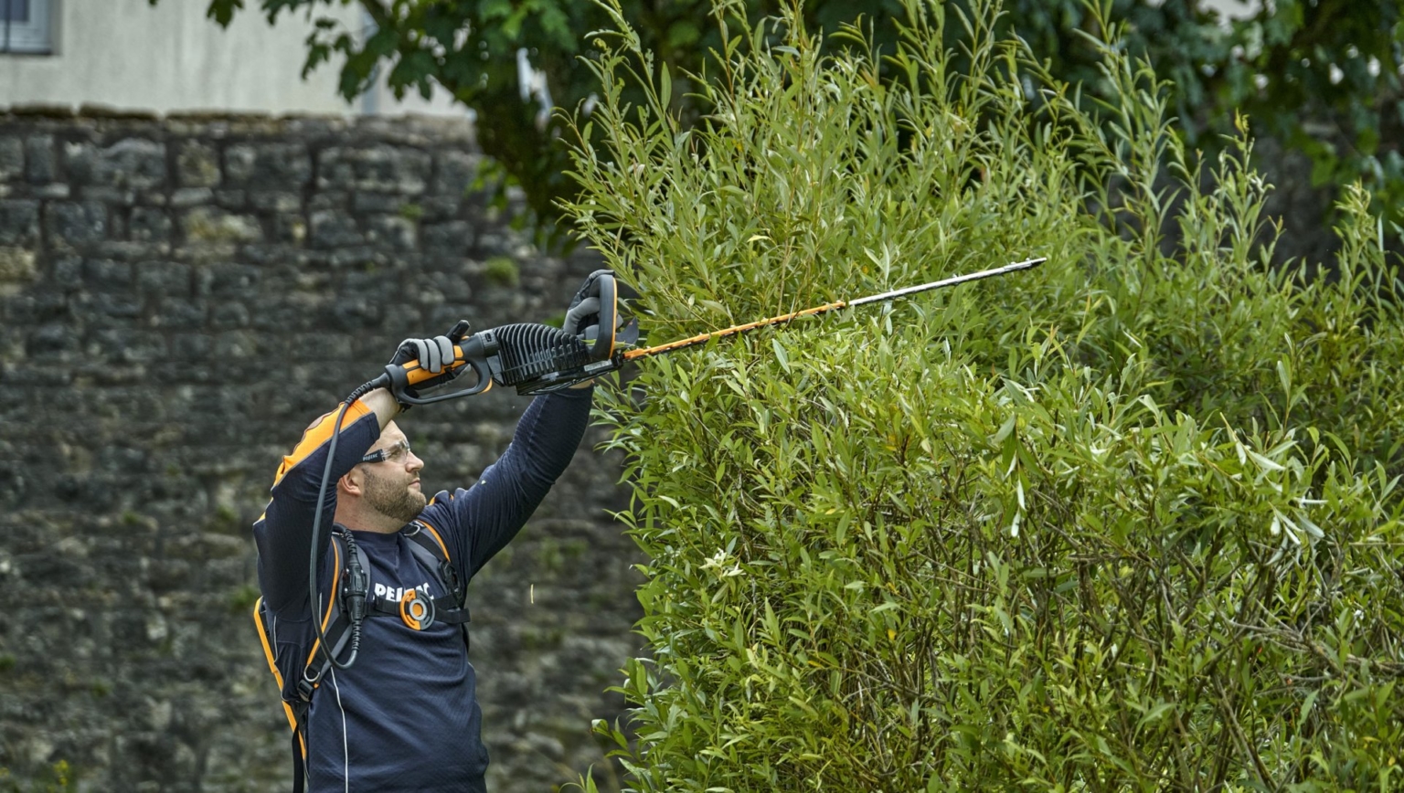 Hedge Trimmer - Helion 3 - Trim fast with Pellenc Battery Power